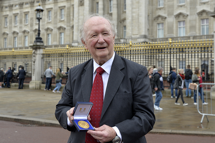 RCVS pays tribute to former President and inaugural Queen’s Medal ...